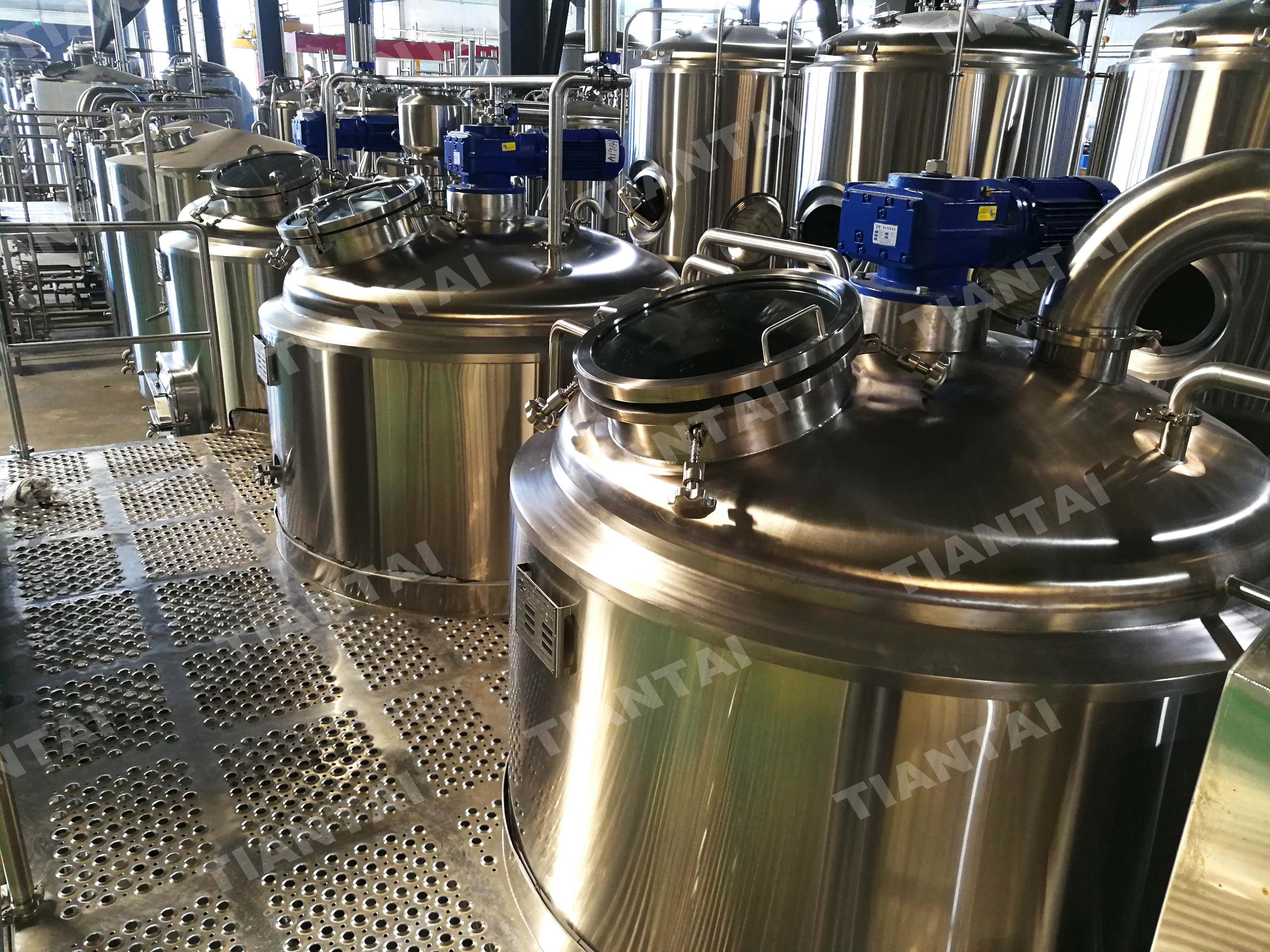 1000L Four vessel brewery system arrive to customer door | Tiantai® 2 ...